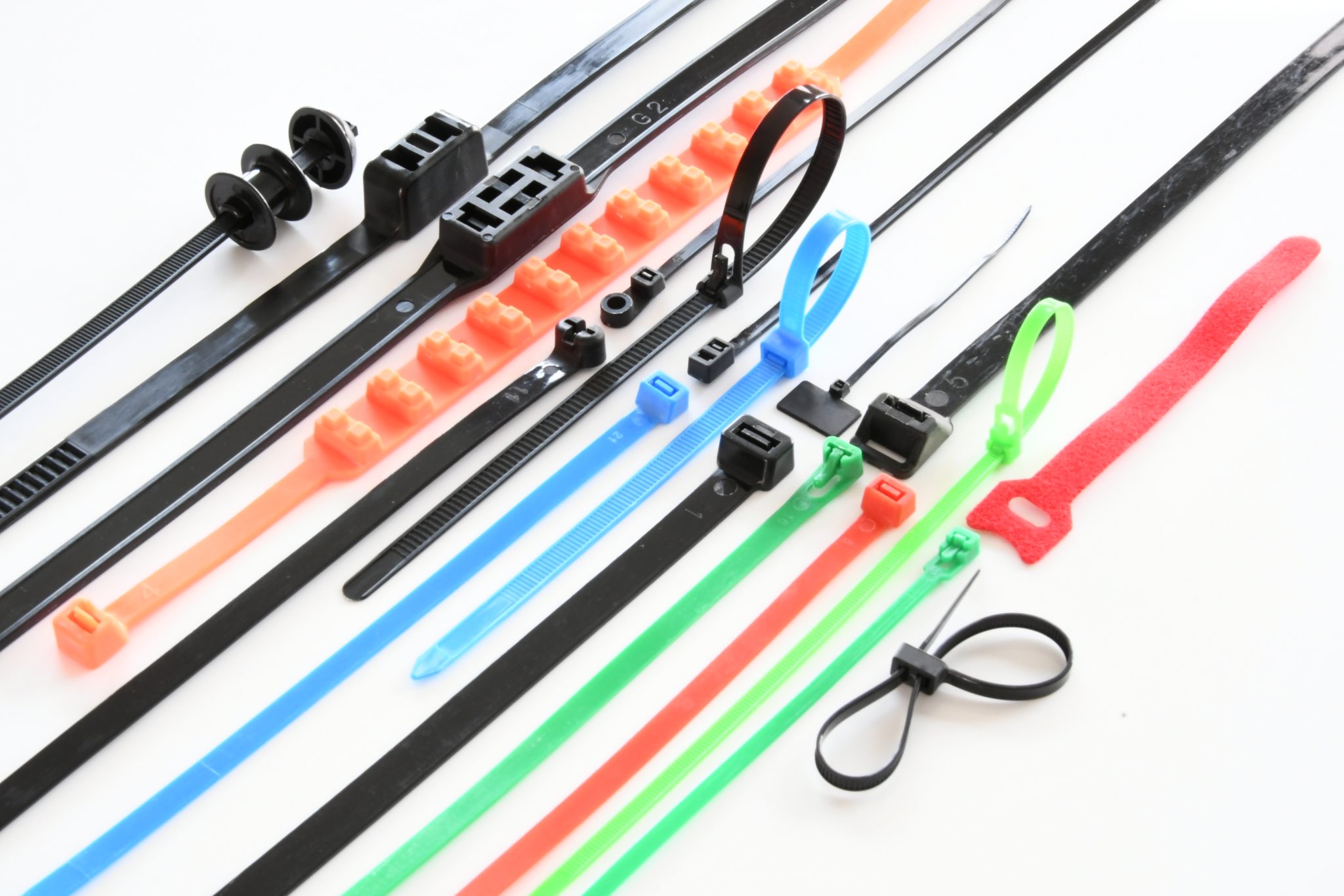 La importancia de instalar correctamente las ataduras de cables para la ...